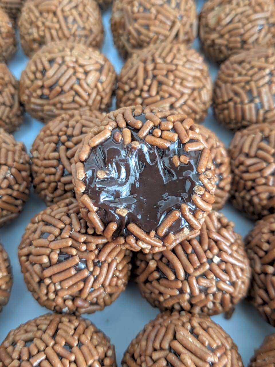 BRIGADEIRO PRONTO EM 3 MINUTOS, NO LIQUIDIFICADOR E NÃO VAI AO FOGO ...